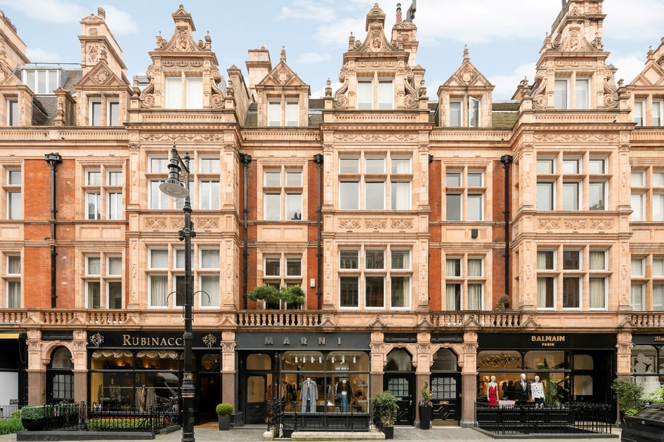 Flat for Sale in Mount Street: Elegantly remodelled luxury residence on ...