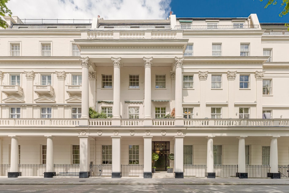 Flat for Sale in Eaton Square: Wonderful three-bedroom penthouse in the ...