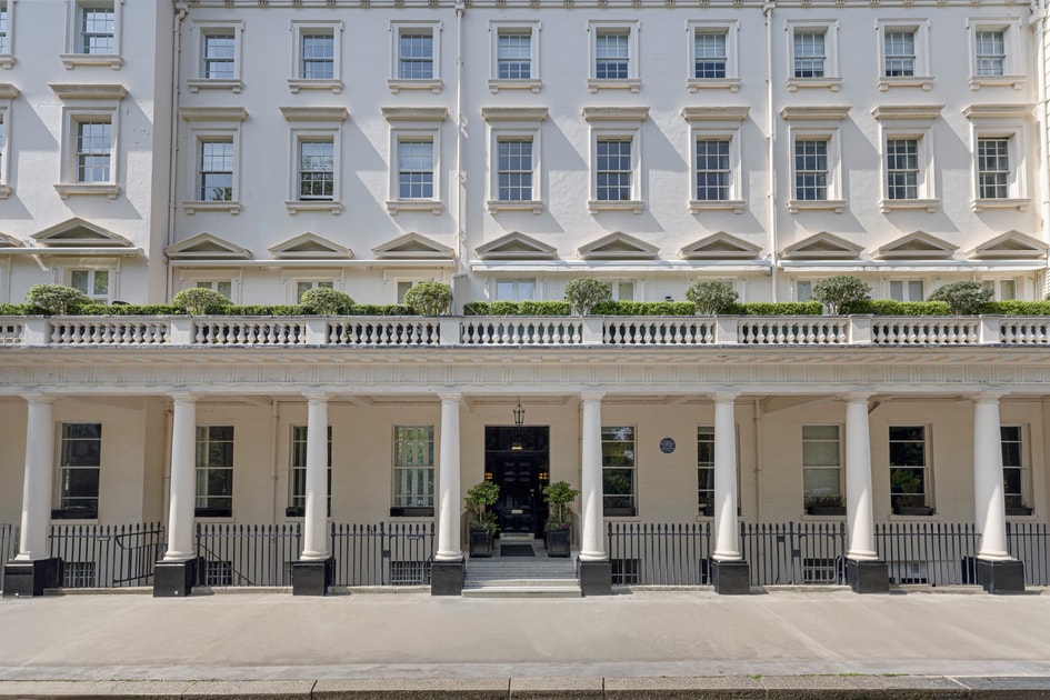 Flat for Sale in Eaton Square: Beautifully designed lateral apartment ...
