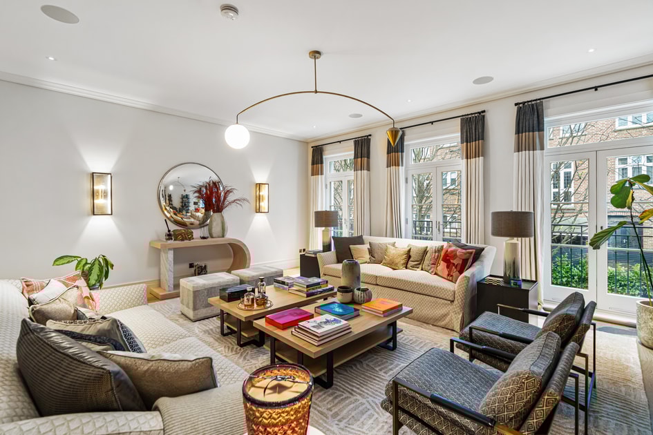 House for Sale in Hamilton Drive: Exquisite townhouse with Georgian ...